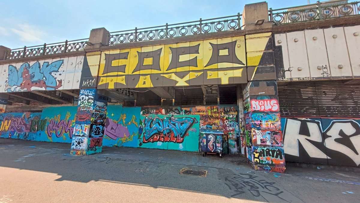 Was hinter dem Graffiti "Coco-Taxi" steckt - Wien - derStandard.at ...