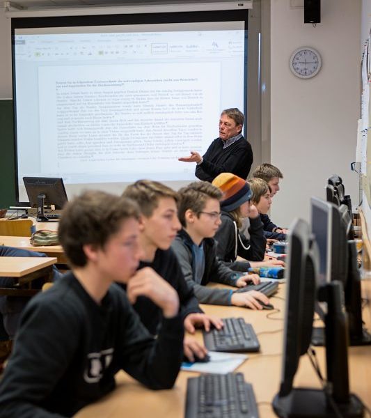 Computerklasse: Der Beamer ersetzt die Tafel - Schule - derStandard.at ...