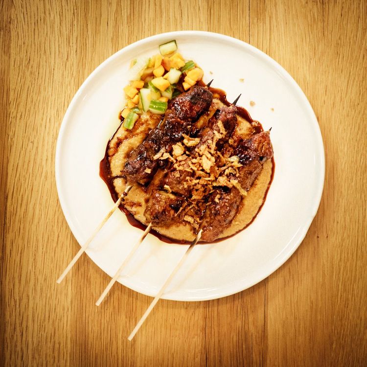 Saté vom Hirsch und Beef Rendang beim neuen Indonesier Kendang - Cortis ...