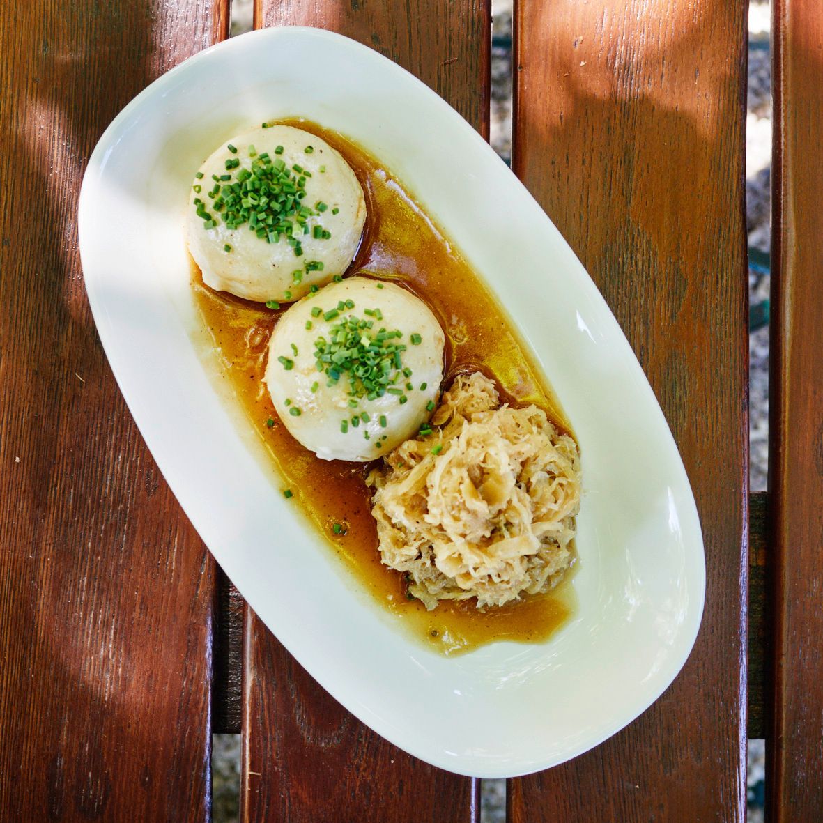 Hascheeknödel und saures Rindfleisch im Schwarzen Schiff am Linzer ...