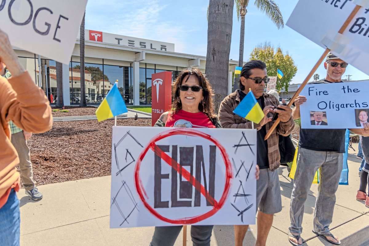 "Dogequest": Aktivisten doxxen Tesla-Eigentümer auf Website ...