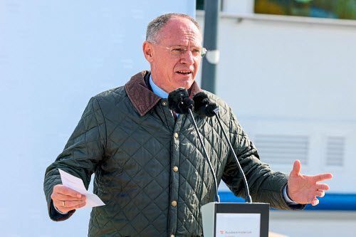 Innenminister Karner kündigt Verlängerung von Grenzkontrollen zu Ungarn ...