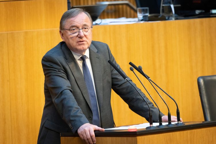 "Der Kopf ist immer voll mit Politik": Wie sich Abgeordnete ...