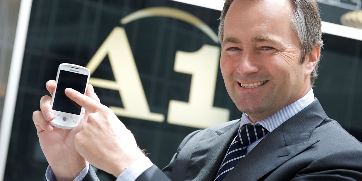 Mobilkom jubelt über Ver­kaufs­start von Android-Handy - Provider ...