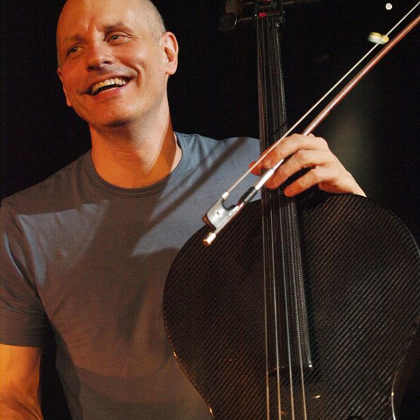 Zupfen, streichen, schlagen, hämmern: Erik Friedlander - Musik - derStandard.at › Kultur