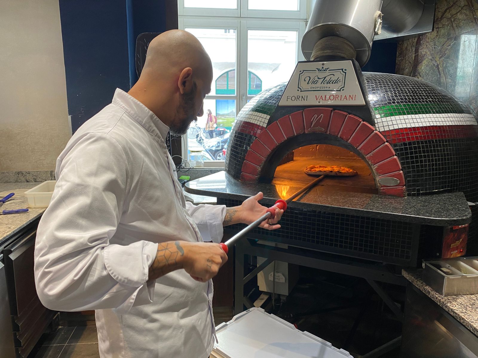 Wie macht man die perfekte neapolitanische Pizza? - Essen & Trinken ...