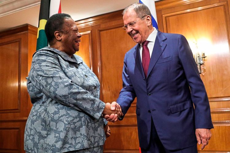 Politologin Adom Getachew über Ausbeutung und Beherrschung - Literatur ...