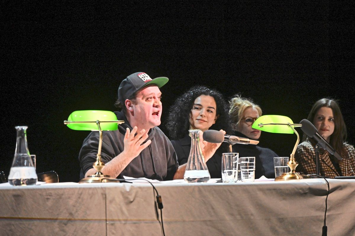 Studie der Machtergreifung: "Die Tagesordnung" im Volkstheater ...
