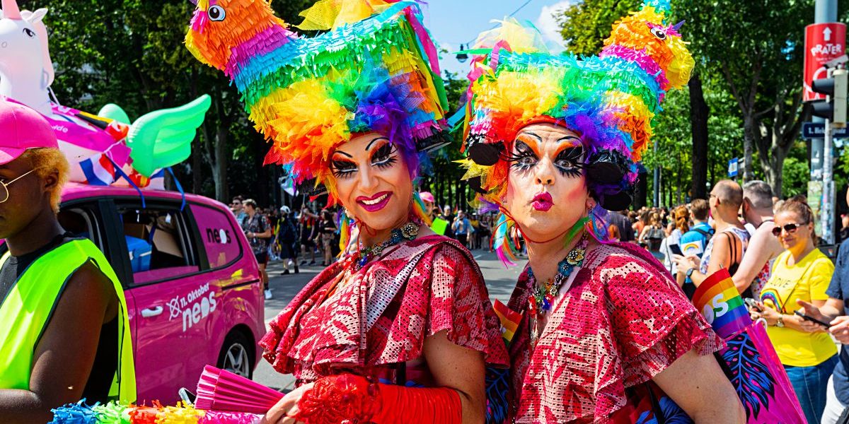 Im Pride-Monat Juni ist die Kultur kunterbunt - Kunst - derStandard.at ...