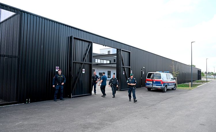 Größtes Polizeieinsatzzentrum Mitteleuropas in Wien eröffnet ...
