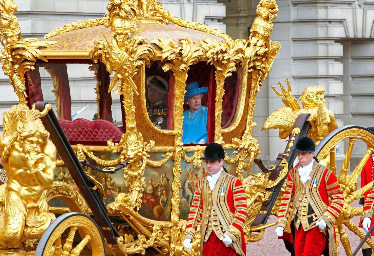 Die Queen findet ihre Kutsche unbequem - Europa - derStandard.de ...