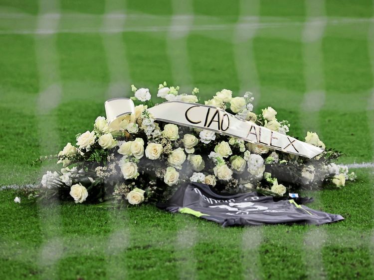 Bewegende Würdigung von Juventus für den verstorbenen Alexander ...