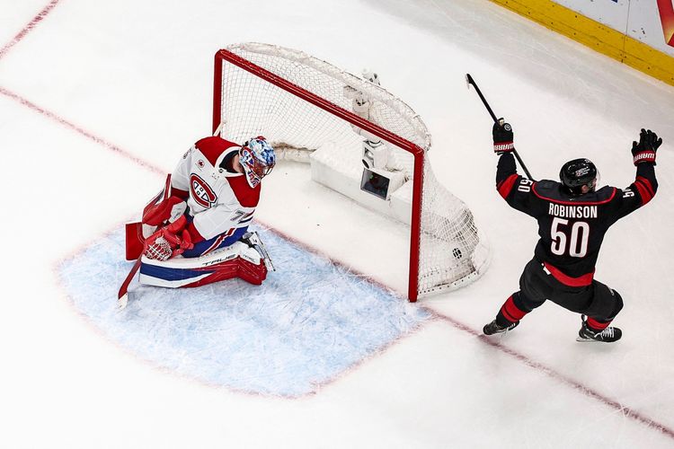 Carolina Hurricanes spielen in der NHL um den Stanley Cup - Eishockey ...