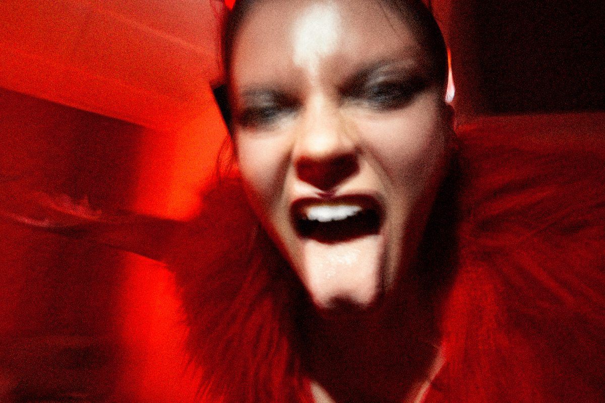 Irrlichterndes Schnappschusstheater: "Faust" im Volkstheater - Theater ...