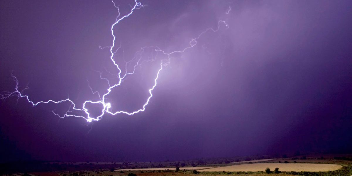 Forscher elektrisieren Wolken und erzeugen so künstlich Regen - Natur ...