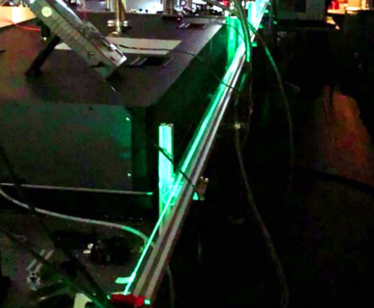 Bessere, extrem energiereiche Laserstrahlen durch neuen Trick - Technik ...