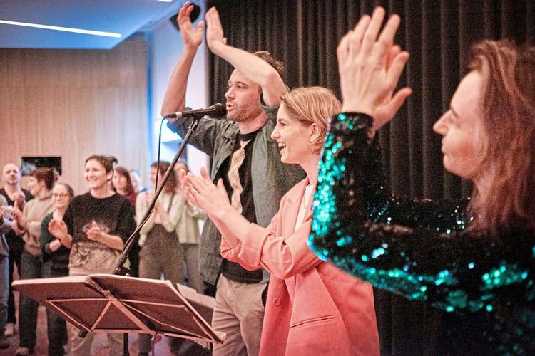 Singen im Pop-up-Chor: Ohne Druck, aber mit Gänsehaut - Mehr Lifestyle ...