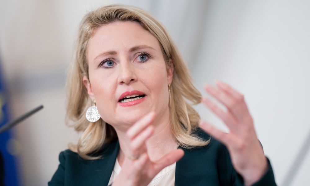 ORF-Sparmaßnahmen für Medienministerin Raab "Schritt in richtige ...