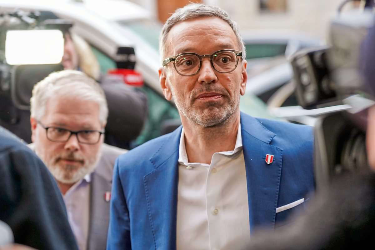 FPÖ-Chef Kickl für rasche Neuwahlen, Van der Bellen kündigt weitere Gespräche mit Parteien an ...