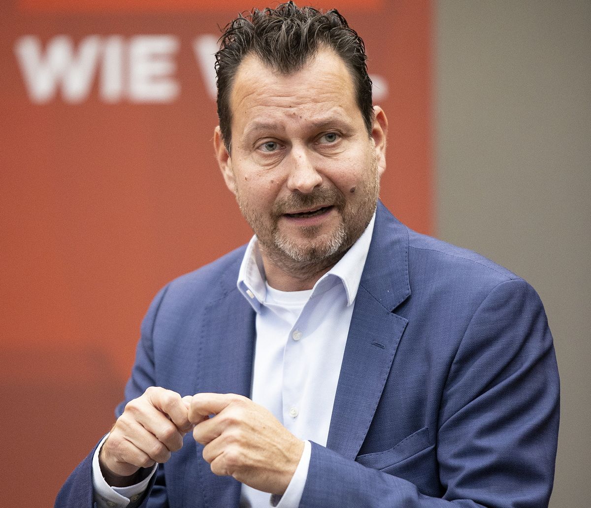 Alexander Hofer als ORF-Direktor im schwarz-blau regierten ...