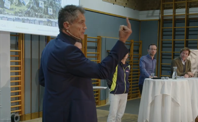 Armin Assinger sorgt mit Mittelfinger in Breitenfurt für Wirbel - ORF ...