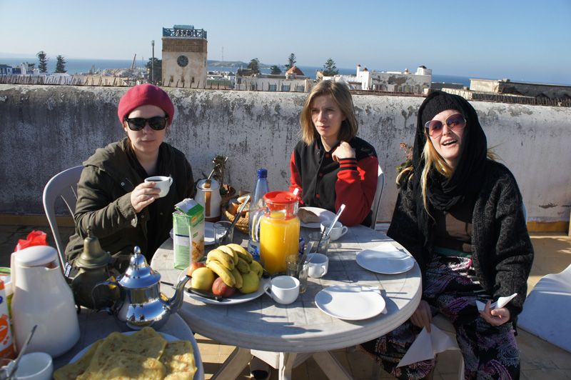 Drei Autorinnen in Marokko: "Jetzt haben wir ein Pferd und Haschisch ...
