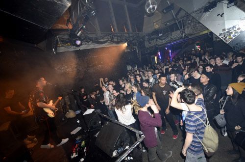 Wiener Clubs halten sich gerade so über Wasser - Musik - derStandard.de ...