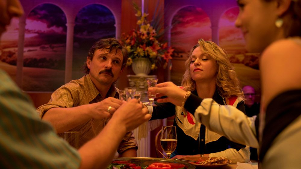 Darts-Comedy auf Sky: "Die Wespe" trifft wieder mitten ins Schwarze ...