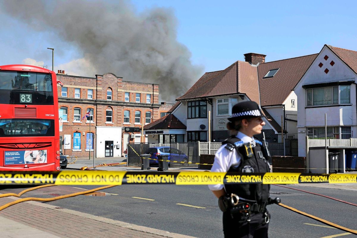 Feuer in koscherem Supermarkt in Londoner Stadtteil Golders Green ...
