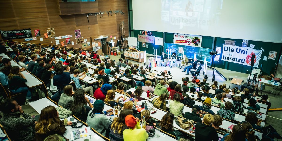 "Pro und Contra Spezial" zu "Erde brennt" in Hörsaal auf Puls 24 ...