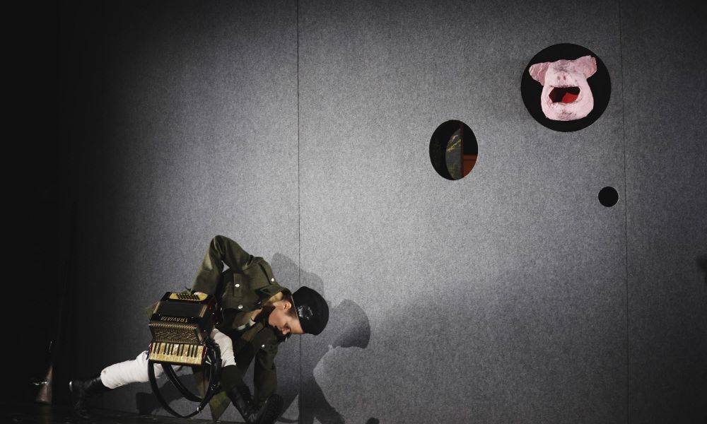 Horváth-Roman in der Josefstadt: Quartettspiel mit Soldatinnen ...