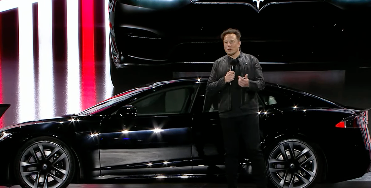 Elon Musk präsentiert Tesla-Entertainment-System mit der "Power einer ...