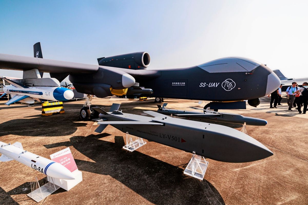 "Mutterschiff" für Kampfdrohnen: China startet Testflüge mit Jiu Tian ...