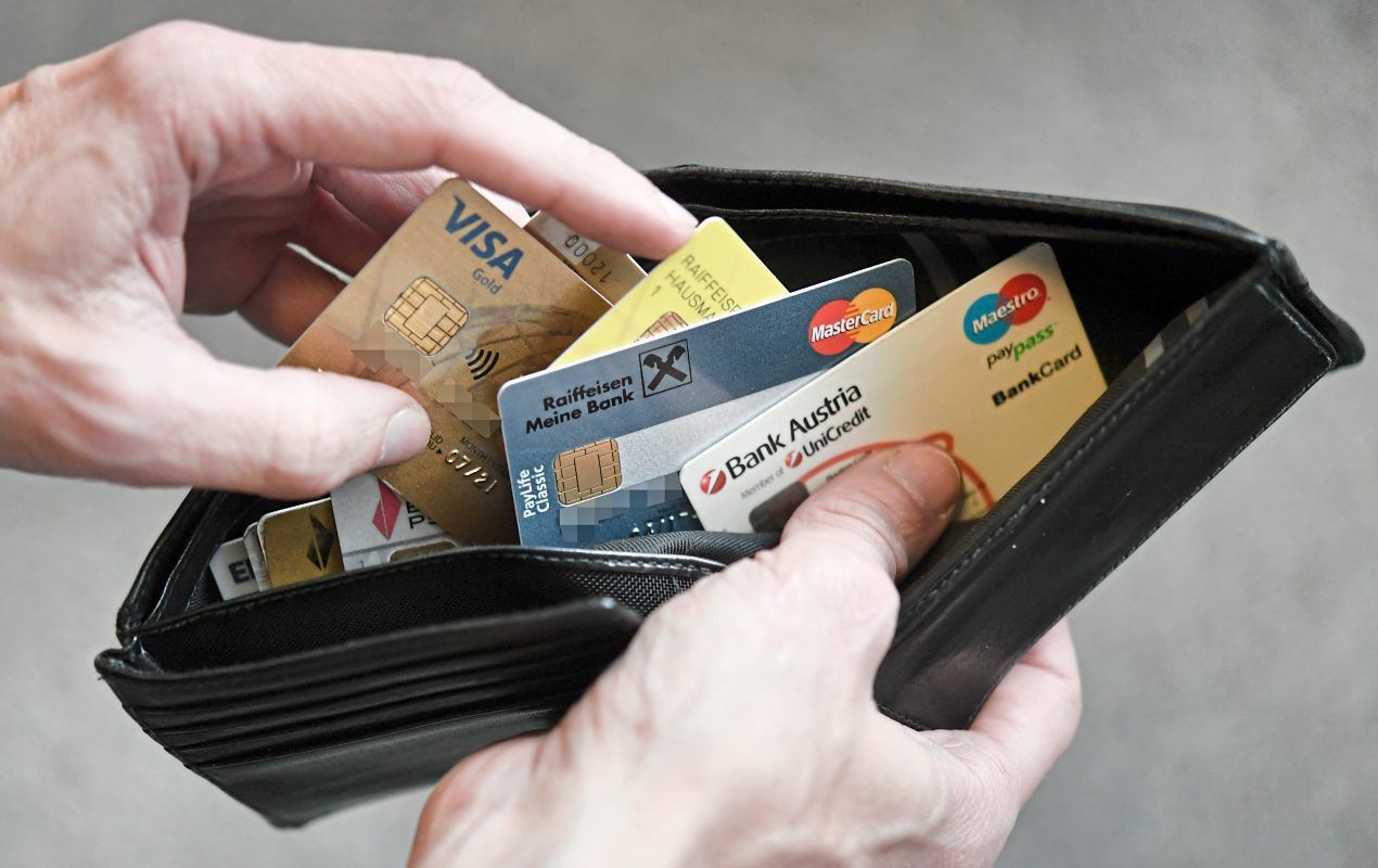 Bargeld, Karte oder Smartphone: Wie man im Urlaub am besten bezahlt ...