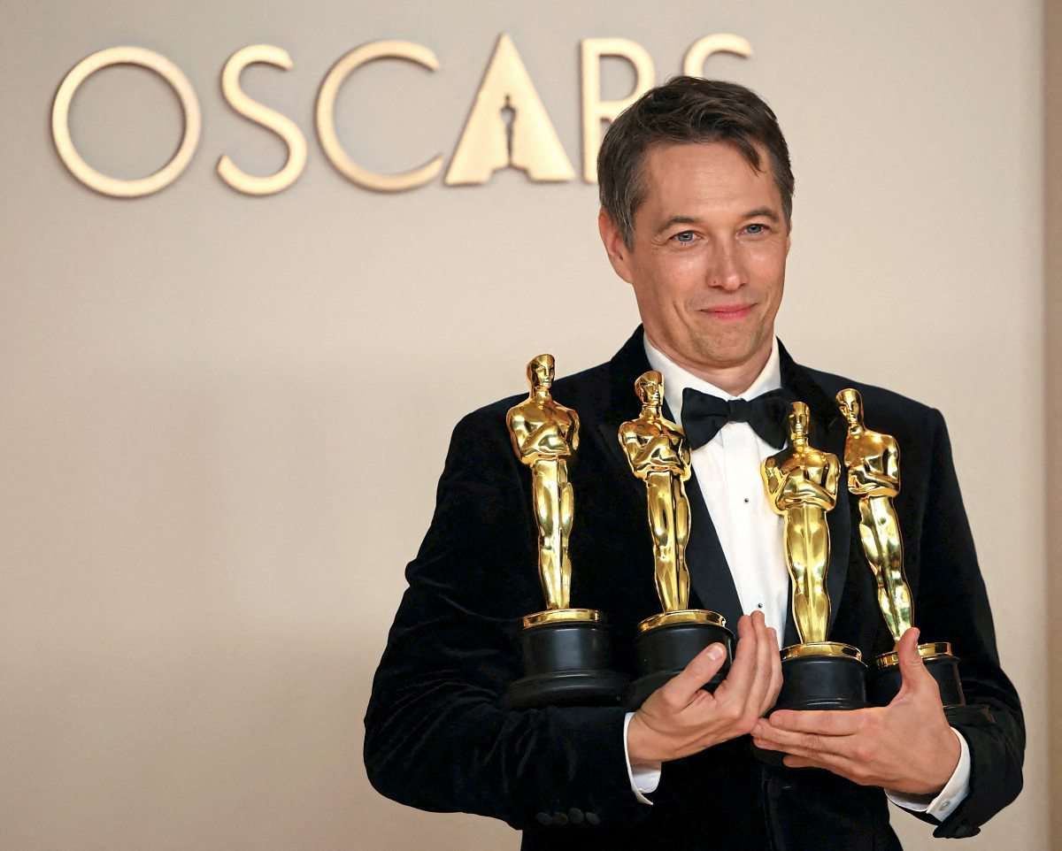 Verhaltene Oscar-Nacht in Hollywood: Sean Bakers "Anora" räumt ab - Film - derStandard.at › Kultur