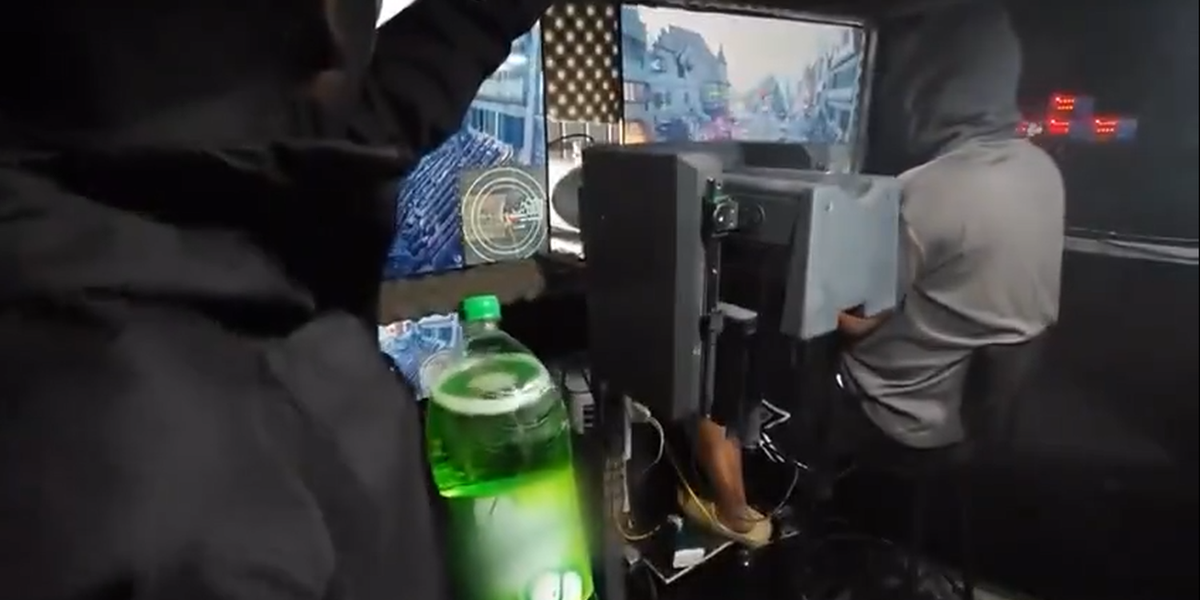 Tüftler aus China erntet Applaus für realistischen Panzer-Controller ...