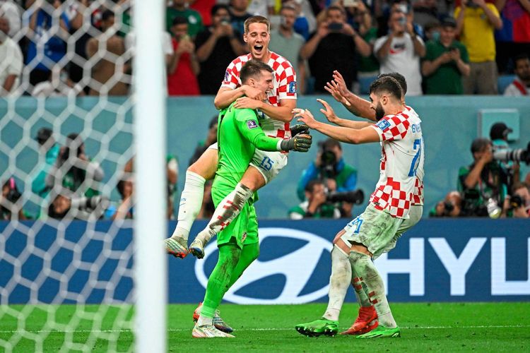 WM-Achtelfinale: Kroatien ringt Japan im Elfmeterschießen nieder - WM ...