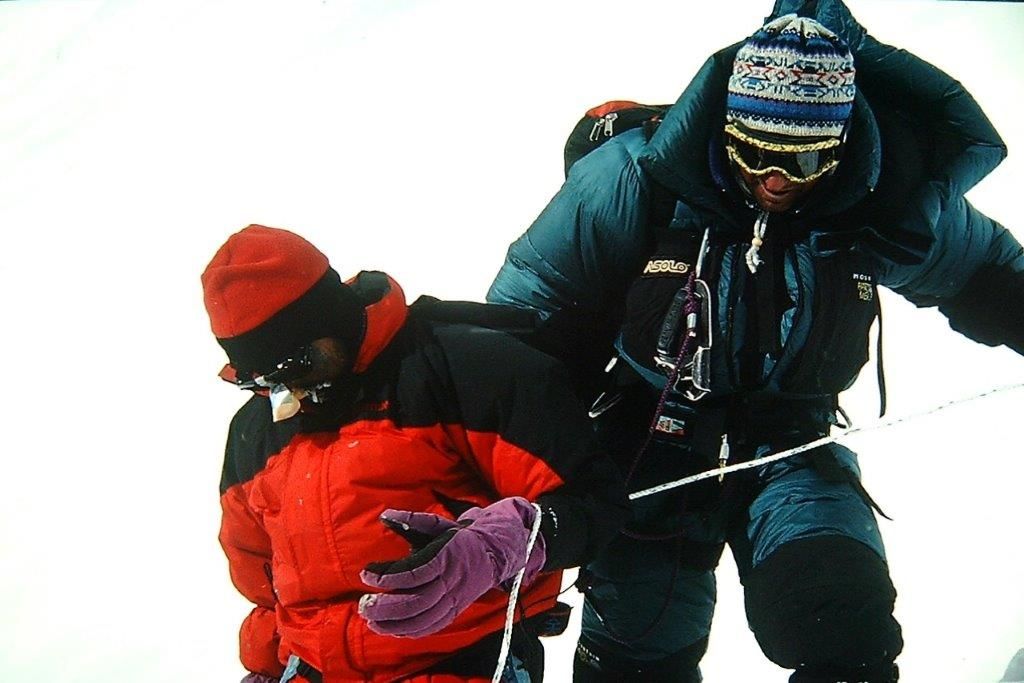 25 Jahre Tragödie am Mount Everest: Als der Berg rief - Sport ...