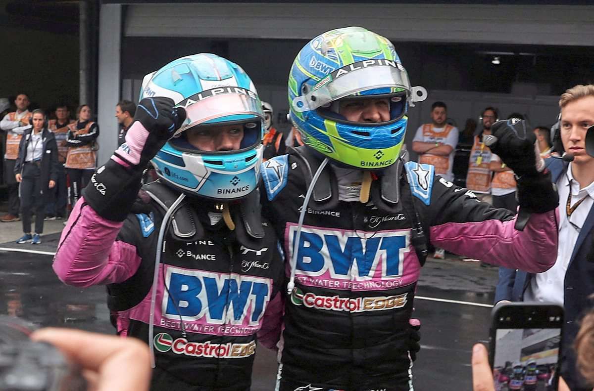 Verstappen gewinnt turbulentes Regenrennen in Brasilien von Startplatz ...