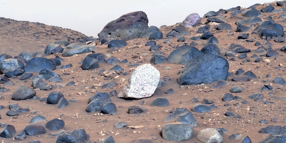 "Erster seiner Art": Marsrover erspäht ungewöhnlichen weißen Stein ...