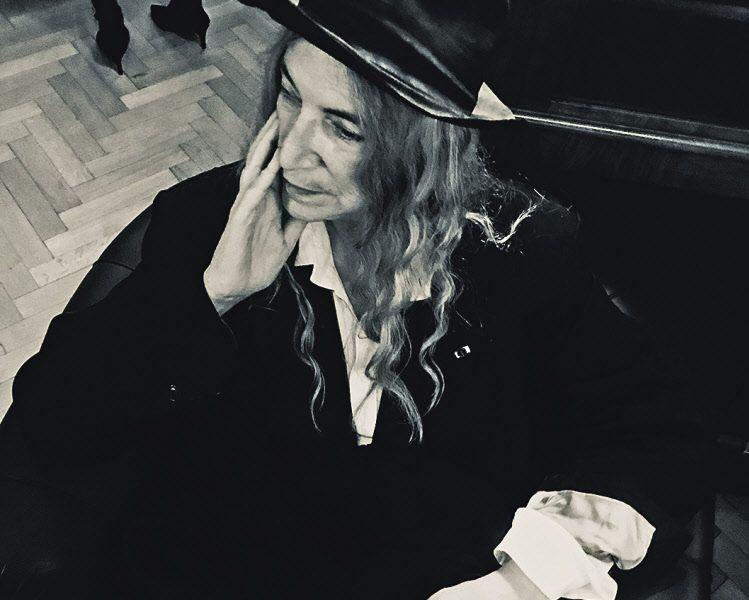 Patti Smith und ihr "Buch der Tage": Heite grob ma Tote aus - Kultur ...