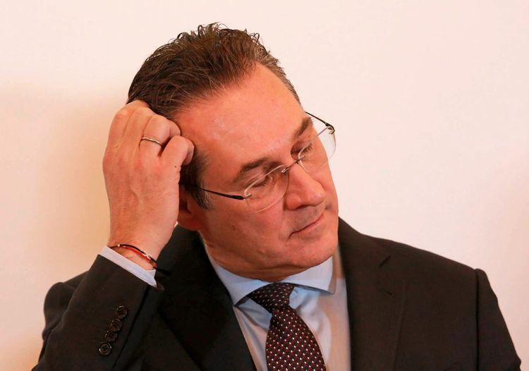 Sporttasche voller Geld bringt neue Ermittlungen gegen Strache ...