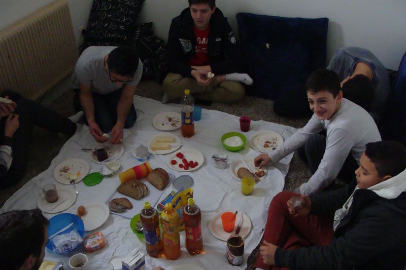 Burschenarbeit in Wien: Teetrinken mit "Hedonisten" - Gesellschaft ...