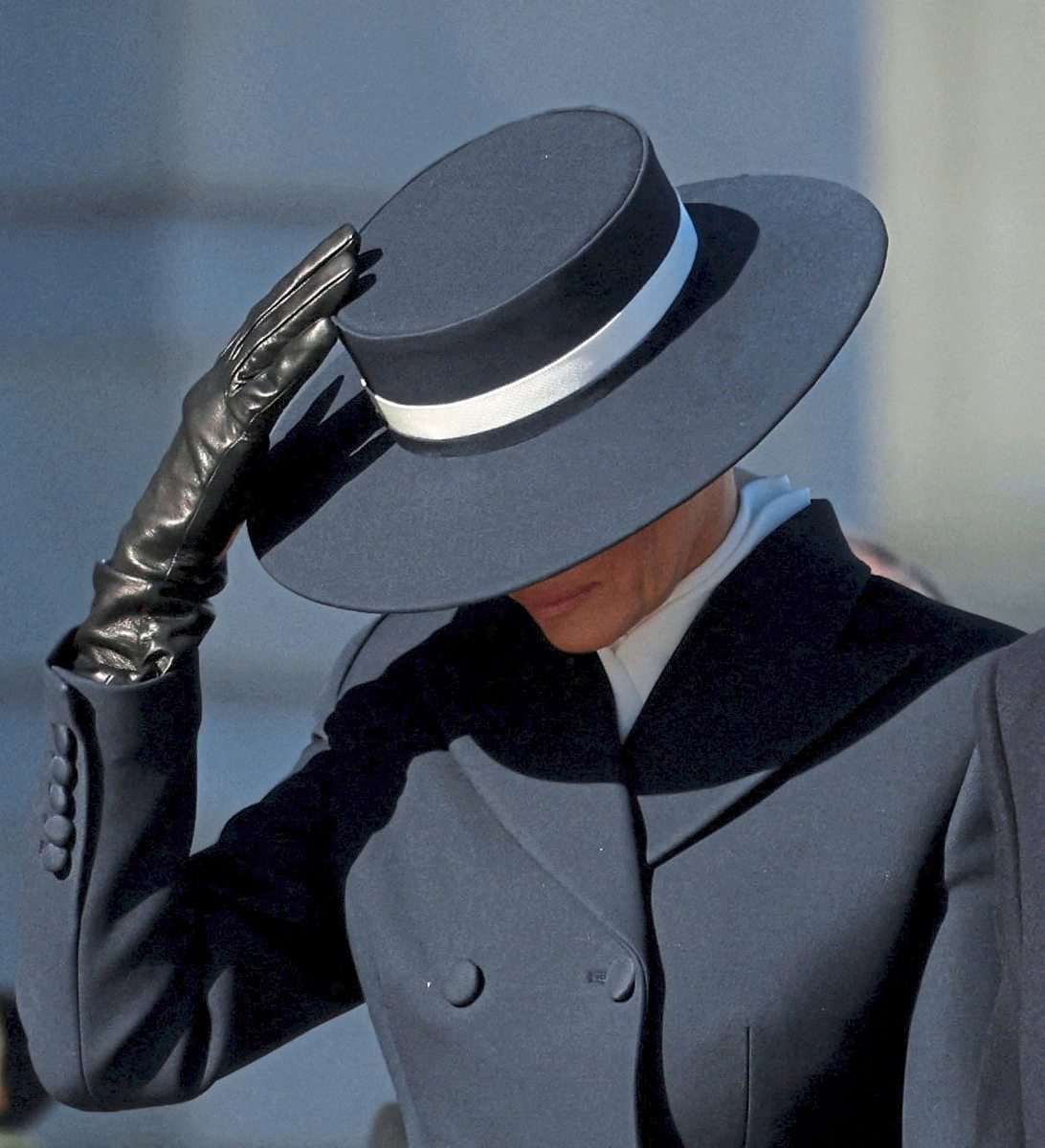 Ein Hut wie eine Kreissäge: Wieso versteckt sich First Lady Melania ...