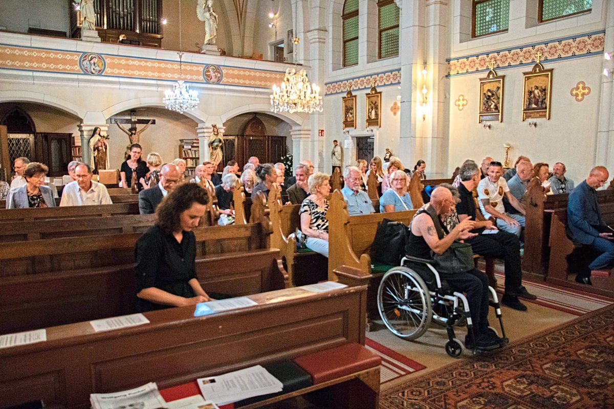 Dompfarrer Toni Faber würdigte Armenpfarrer Wolfgang Pucher - Inland ...