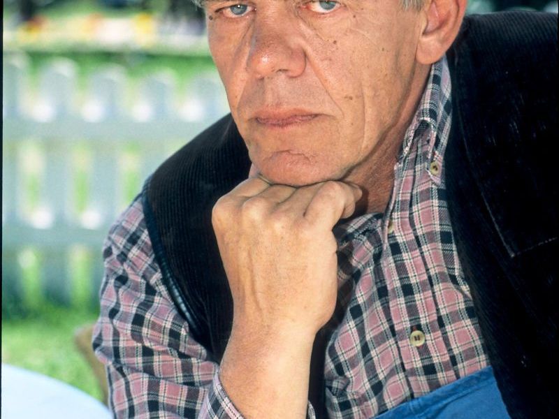 Götz-George-Preis an Schauspieler Peter Striebeck verliehen - Streaming ...