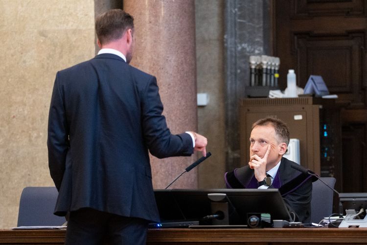 Vorerst keine Beinschab-Aussage, dafür Widersprüche im Karmasin-Prozess ...