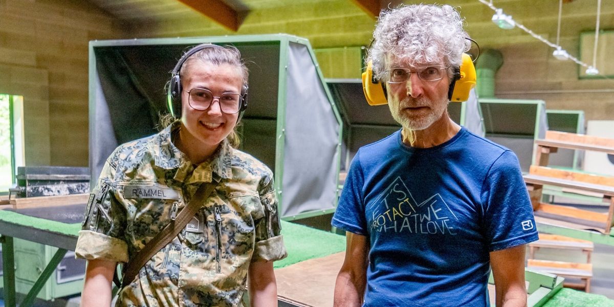 Kämpfen oder beten für den Frieden: Soldatin trifft Pazifist in ...