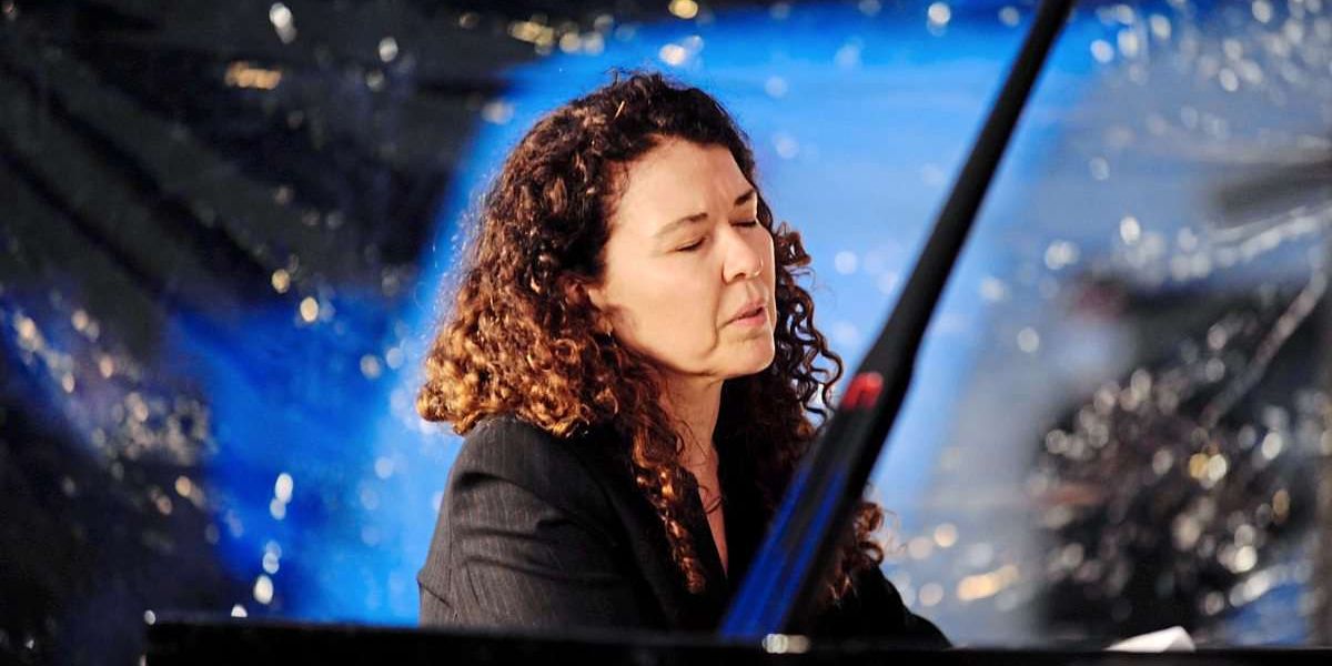 Sylvie Courvoisier auf dem Spielplatz der Abstraktion - Musik - derStandard.de › Kultur