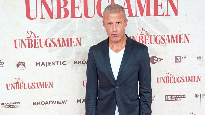 Schreibt Stuckrad-Barre im neuen Roman über Ex-"Bild"-Chef Reichelt ...